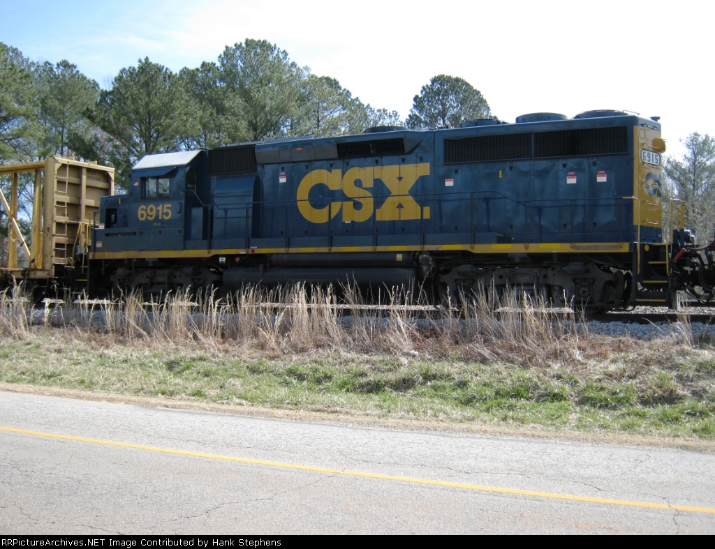 CSX GP40-2 6915 on RT1